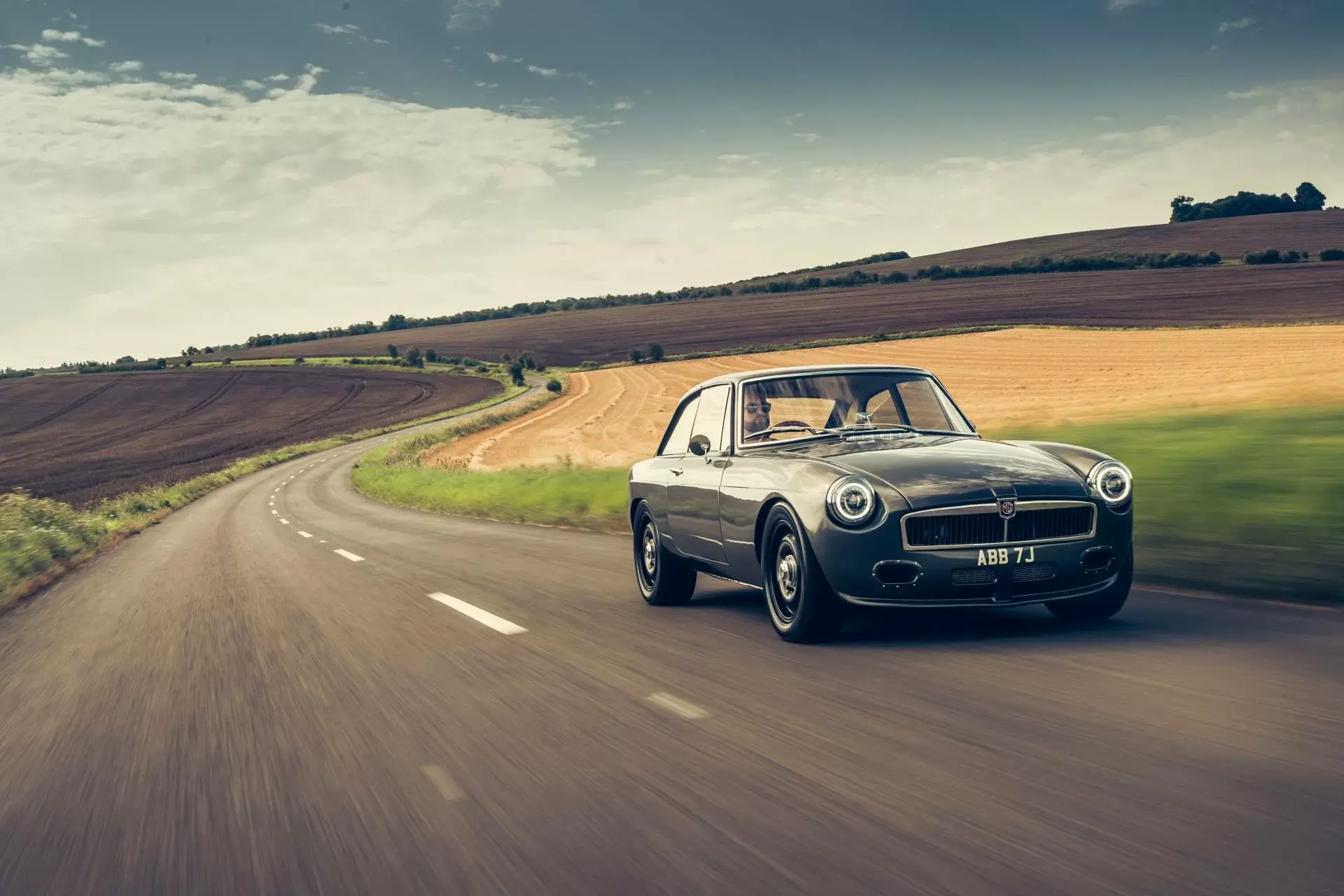 Frontline Cars: The LE60 V8-Powered Masterpiece Debuts in the USA